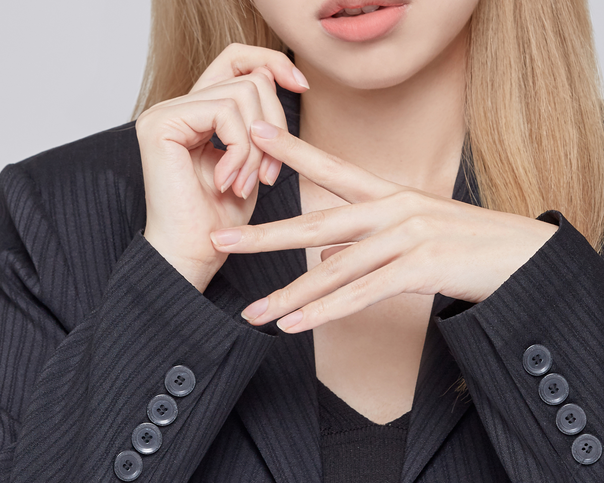 완성도 높은 결과물을 선물하는 손모델이 되어 드립니다. | 70000원부터 시작 가능한 총 평점 5점의 영상·사진·음향, 모델 ...