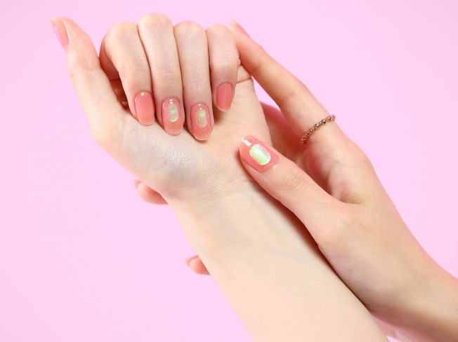 수많은 경력으로 최고의 촬영본을 만드는 손모델입니다 - 크몽